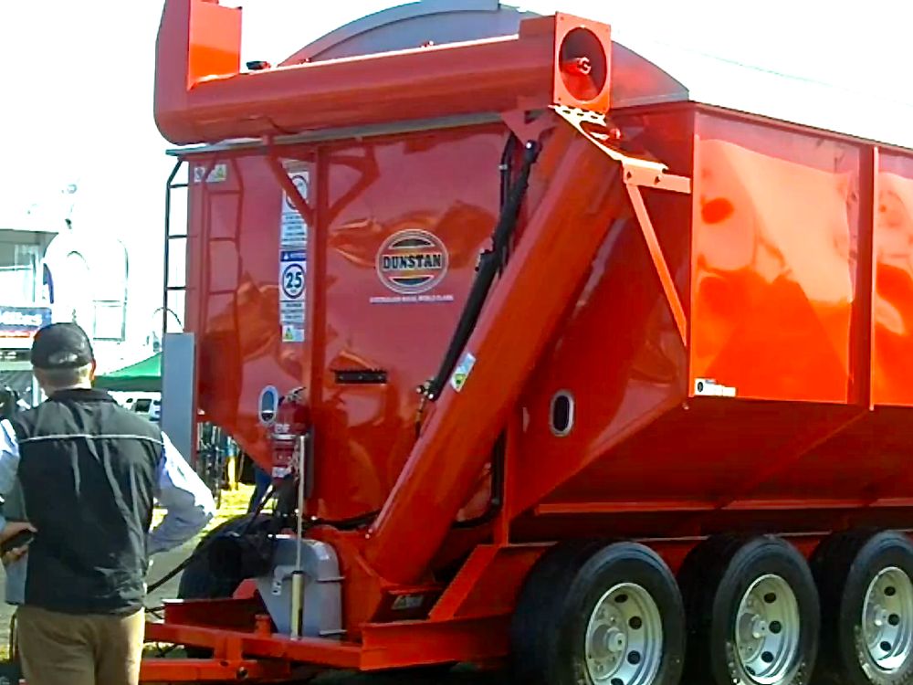 eQuipTV: Australian field bins designed to keep combines rolling - Grainews