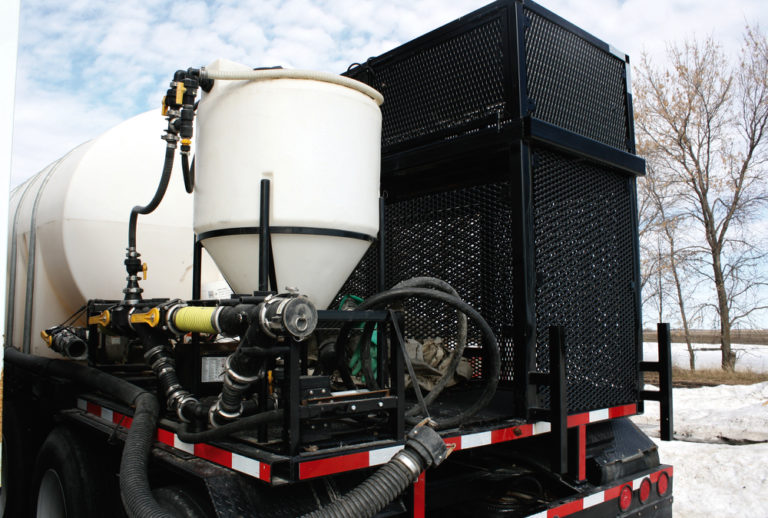 How to build a water trailer to service your sprayer - Grainews