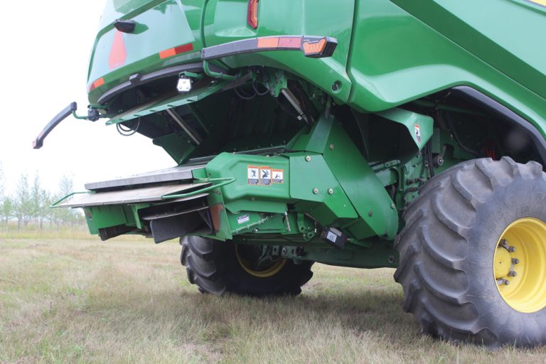 Use multiple strategies to control weeds in your crops - Grainews