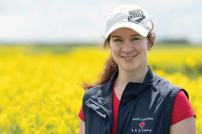 Use multiple strategies to control weeds in your crops - Grainews