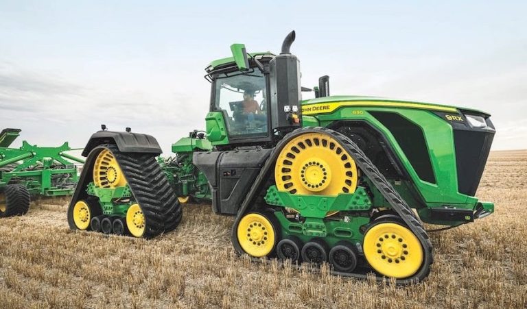 John Deere reveals new 9RX Tractors, S7 Combines - Grainews
