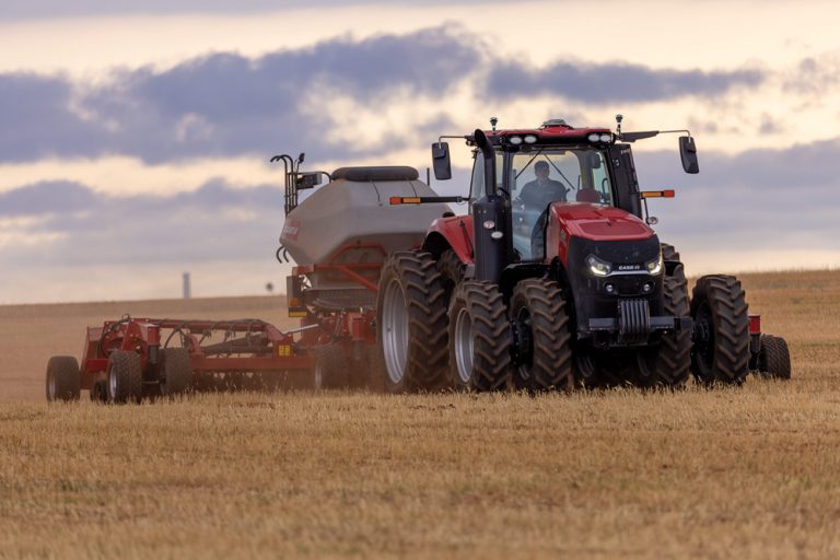 Case IH updates its Magnum tractor line - Grainews