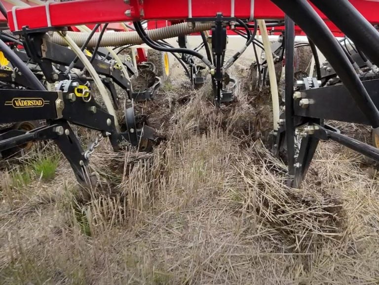 Vaderstad introduces a 1,350-bushel Seed Hawk air cart - Grainews