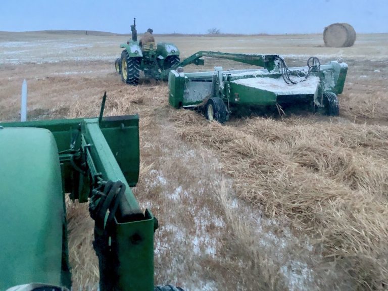 How to Make a Homemade Barbed Wire Unroller