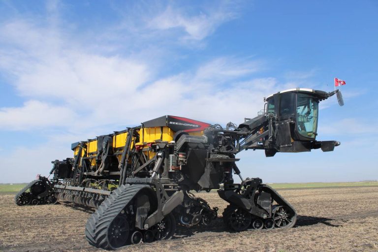 MacDon's FD261 meant to feed more ravenous combines - Grainews