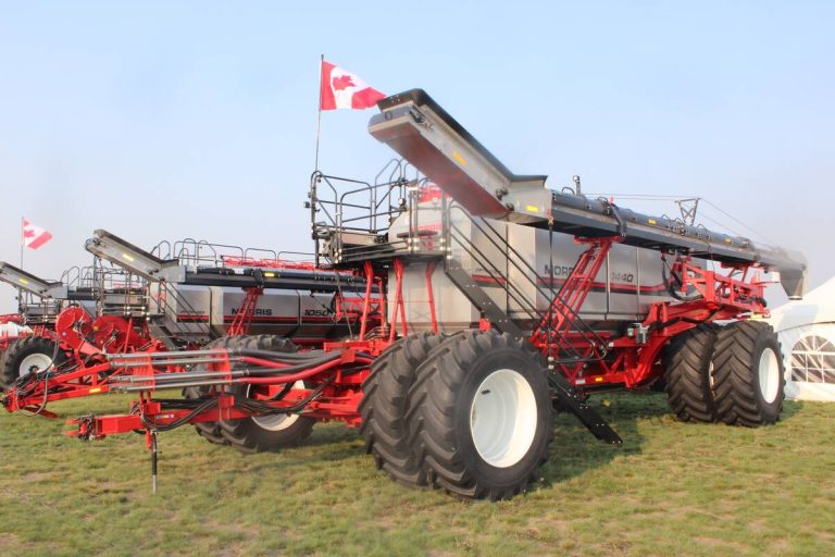 Case IH unveils its new giant: the 785 Steiger Quadtrac - Grainews